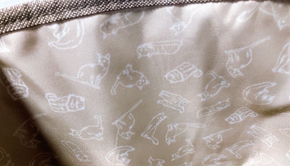 【カルディ2024猫の日バッグ“プレミアム”開封レビュー】猫ちゃんイラスト入りトートバッグにグッズとお菓子詰め合わせ、一般販売は2月28日以降 ...